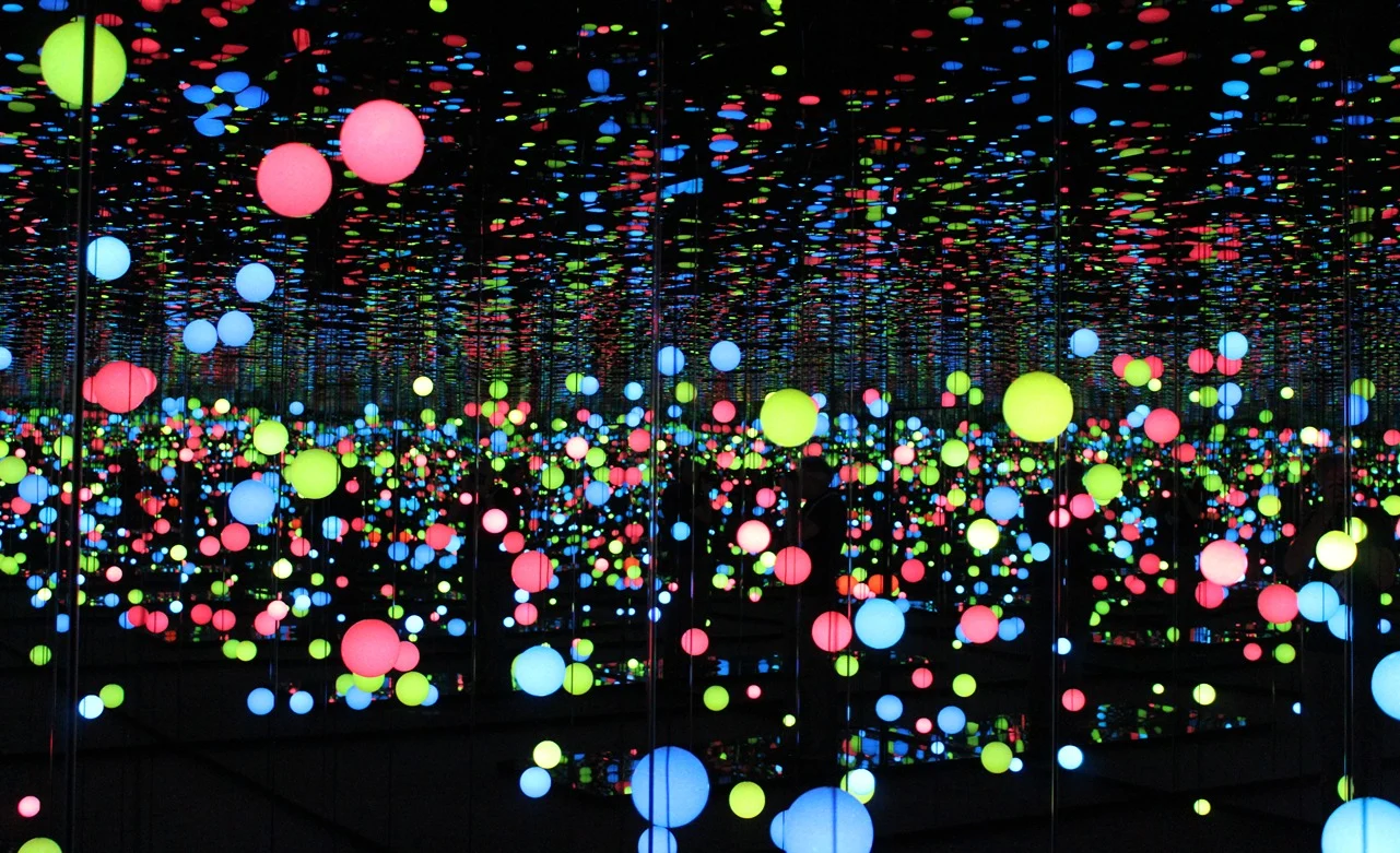 Japanese art legend creates infinity mirror experience