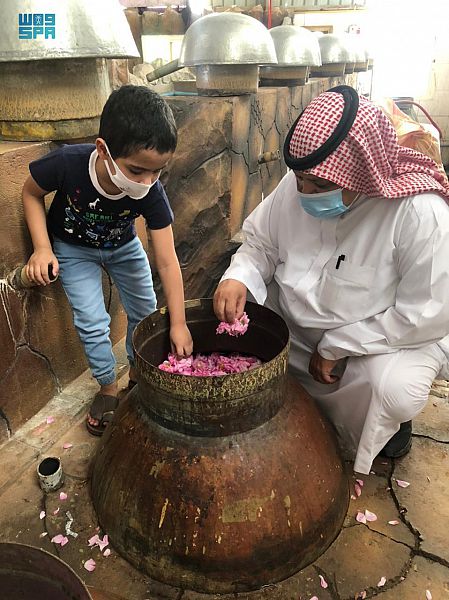 Rashid Al-Qurashi Factory: Premier proponent of Taif rose product